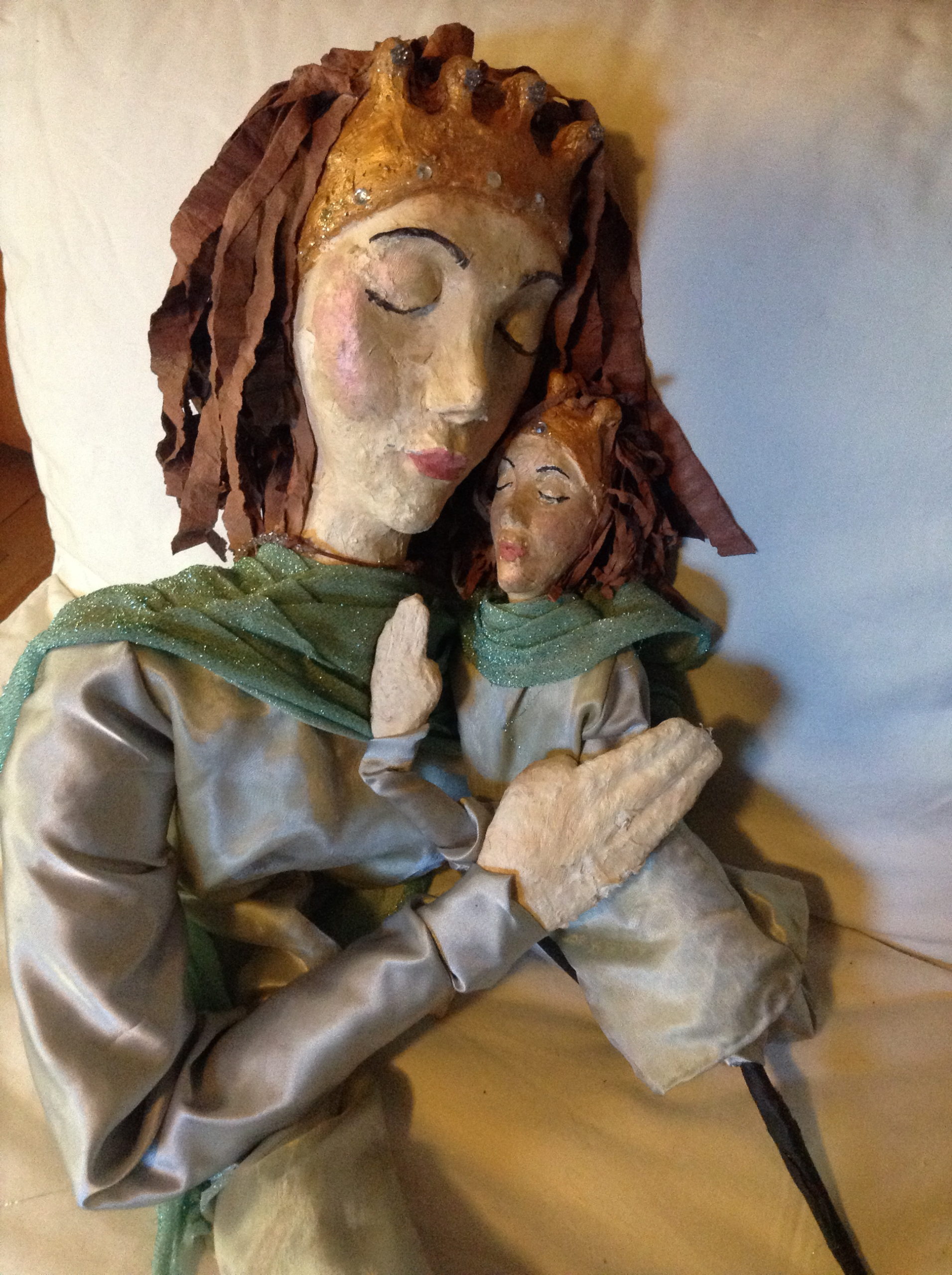 Puppets – Leesa Haapapuro